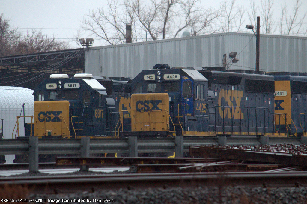 CSX GP40-2 4425 and CSX SD40-2 8817 in Pavonia